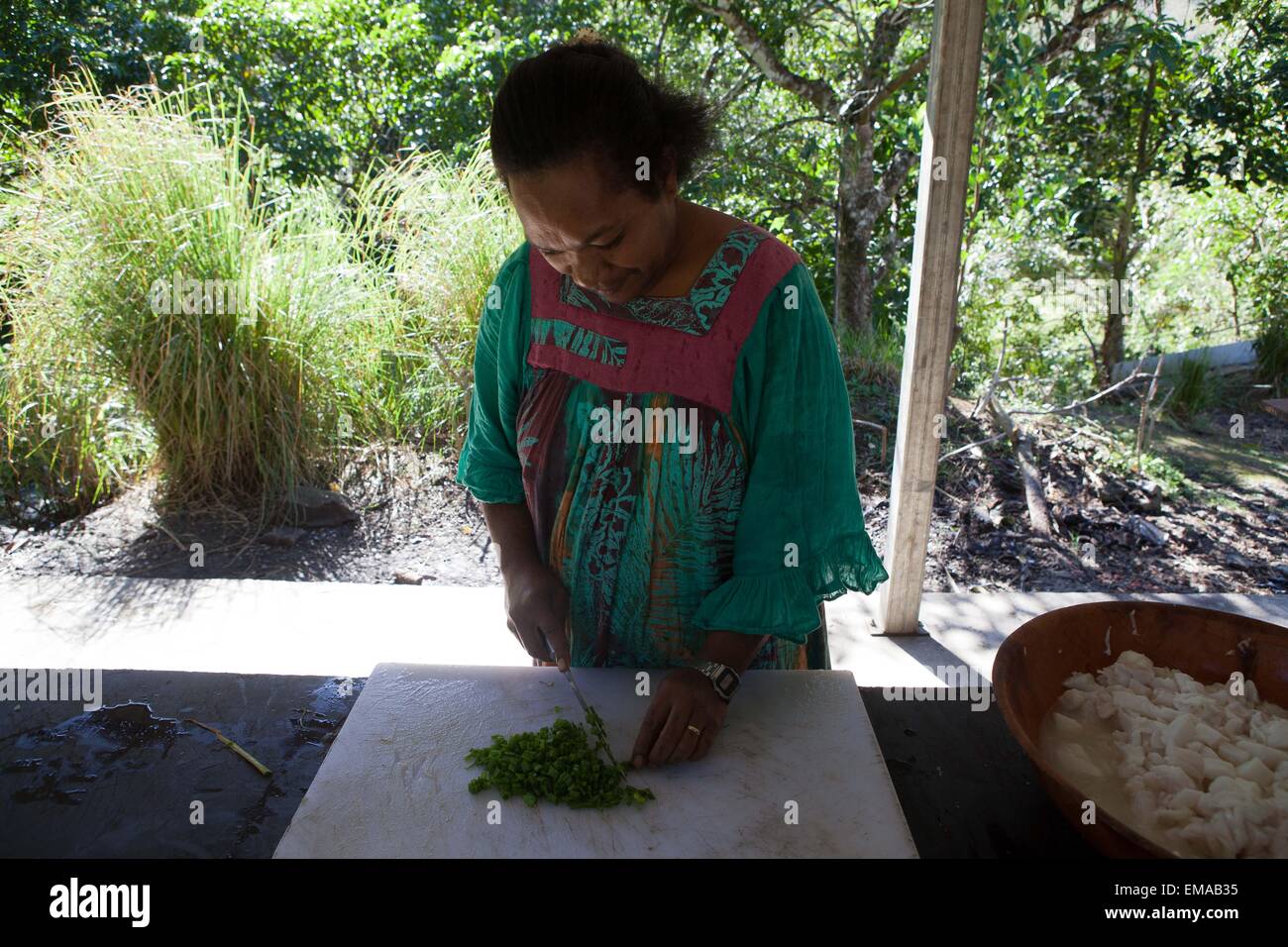New Caledonia, autosufficient Goopa Gohapin North Tribe, in Poya, women ...