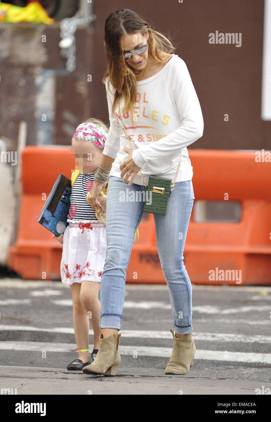 Sarah Jessica Parker takes her twin daughters Tabitha and Marion ...