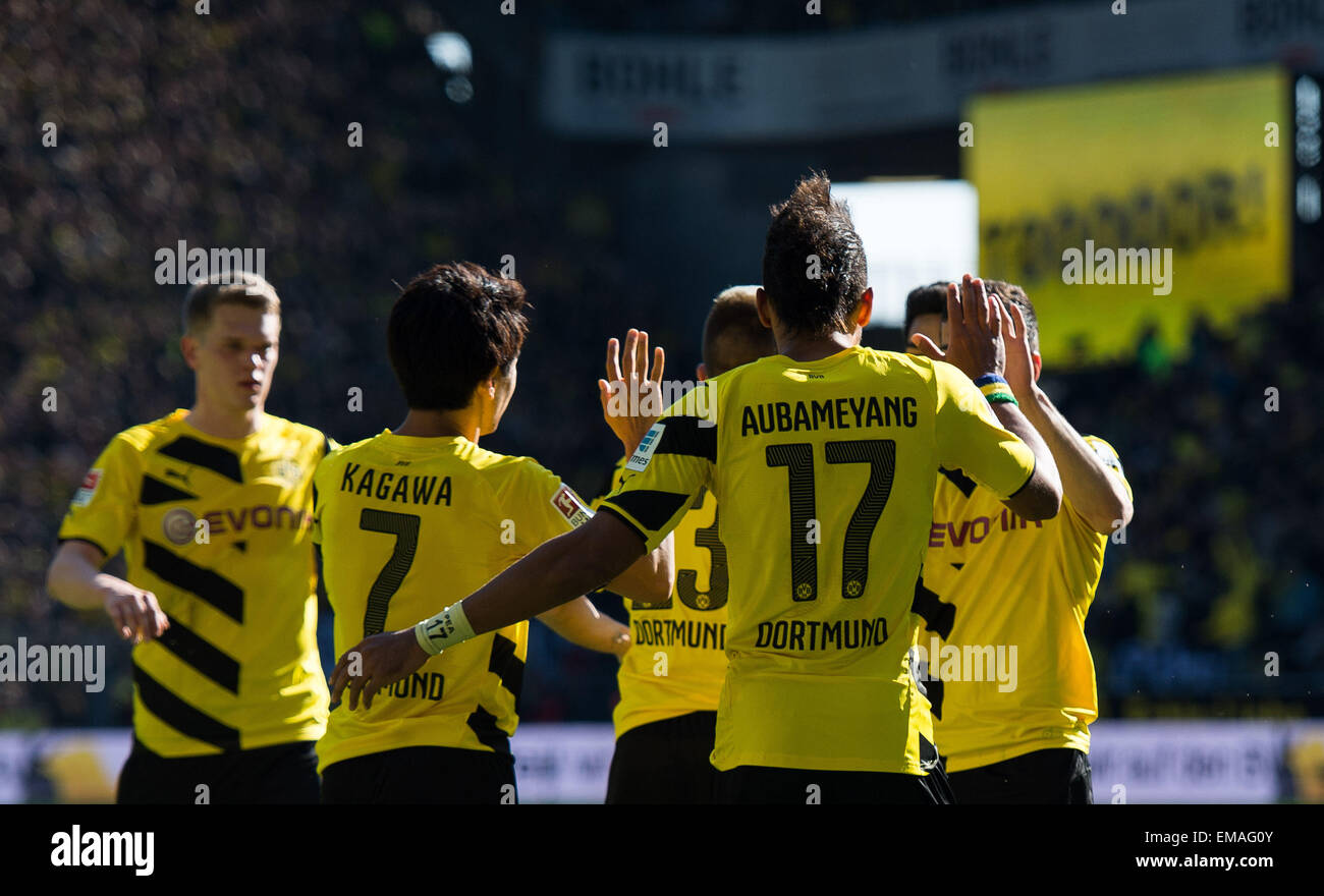 Dortmund, Germany. 18th Apr, 2015. Dortmund's Shinji Kagawa (2-L ...