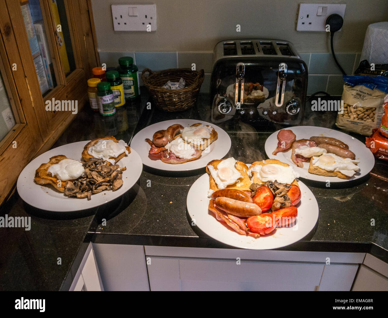A cooked breakfast for 4 Stock Photo - Alamy