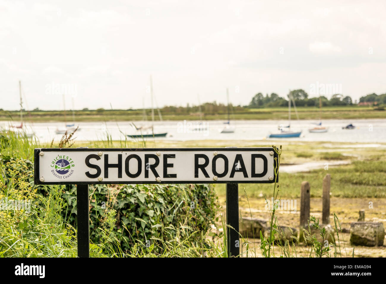 Shore Road - street / road name Stock Photo - Alamy