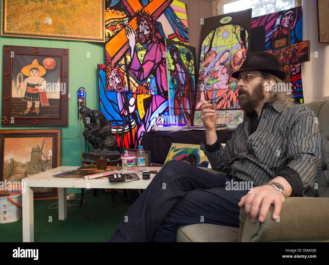 Posin Art Salon High Resolution Stock Photography and Images - Alamy