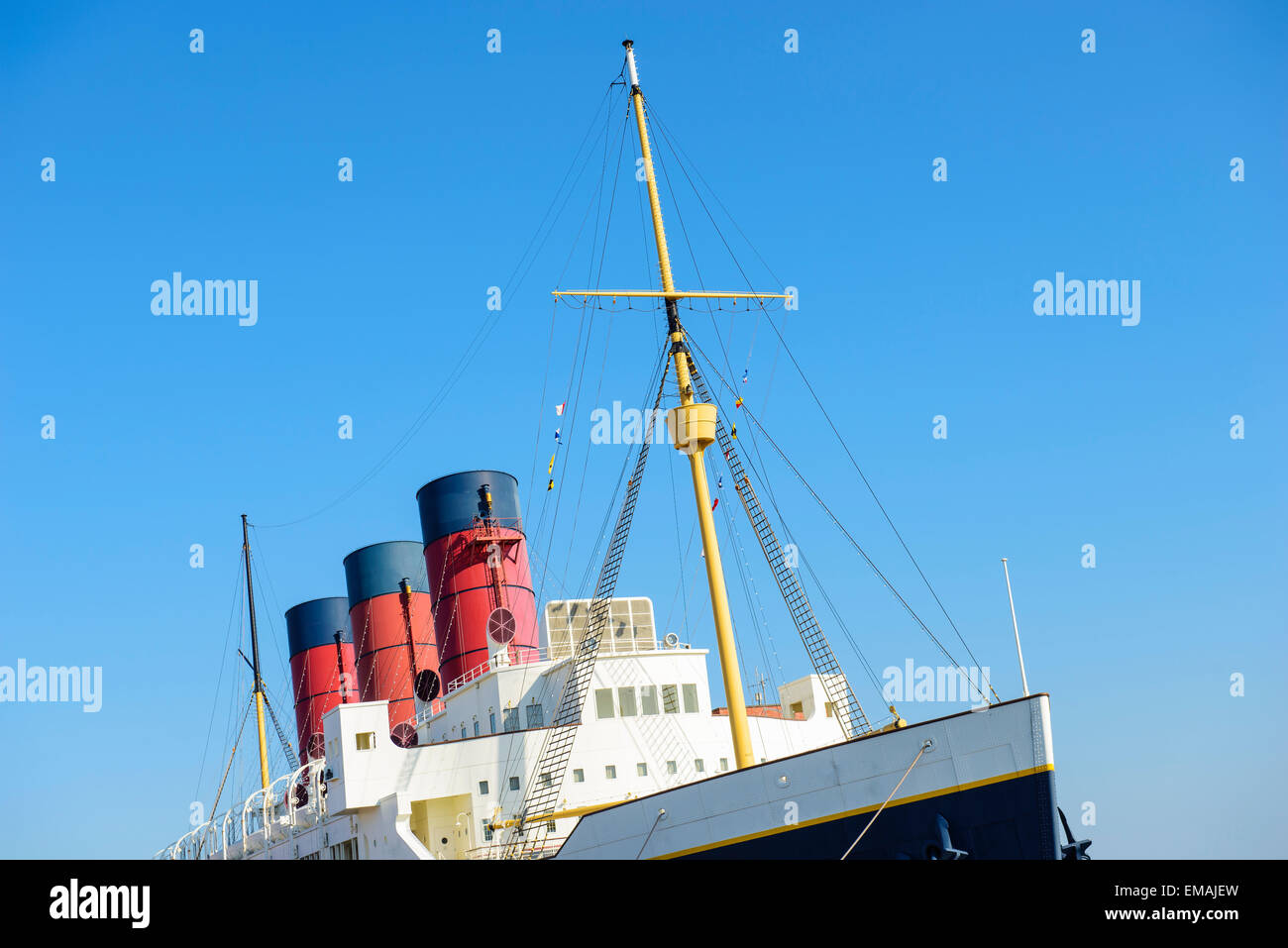 Modern cruise ship Stock Photo - Alamy