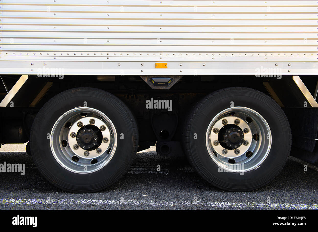 Wheel of truck Stock Photo - Alamy