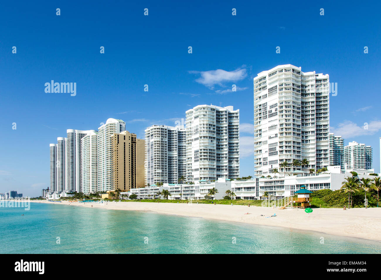 Tropical skyscraper hi-res stock photography and images - Alamy