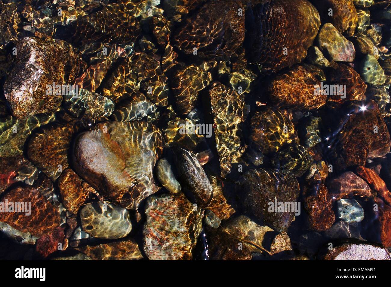 River Pebbles/stones underwater reflections close-up Stock Photo - Alamy
