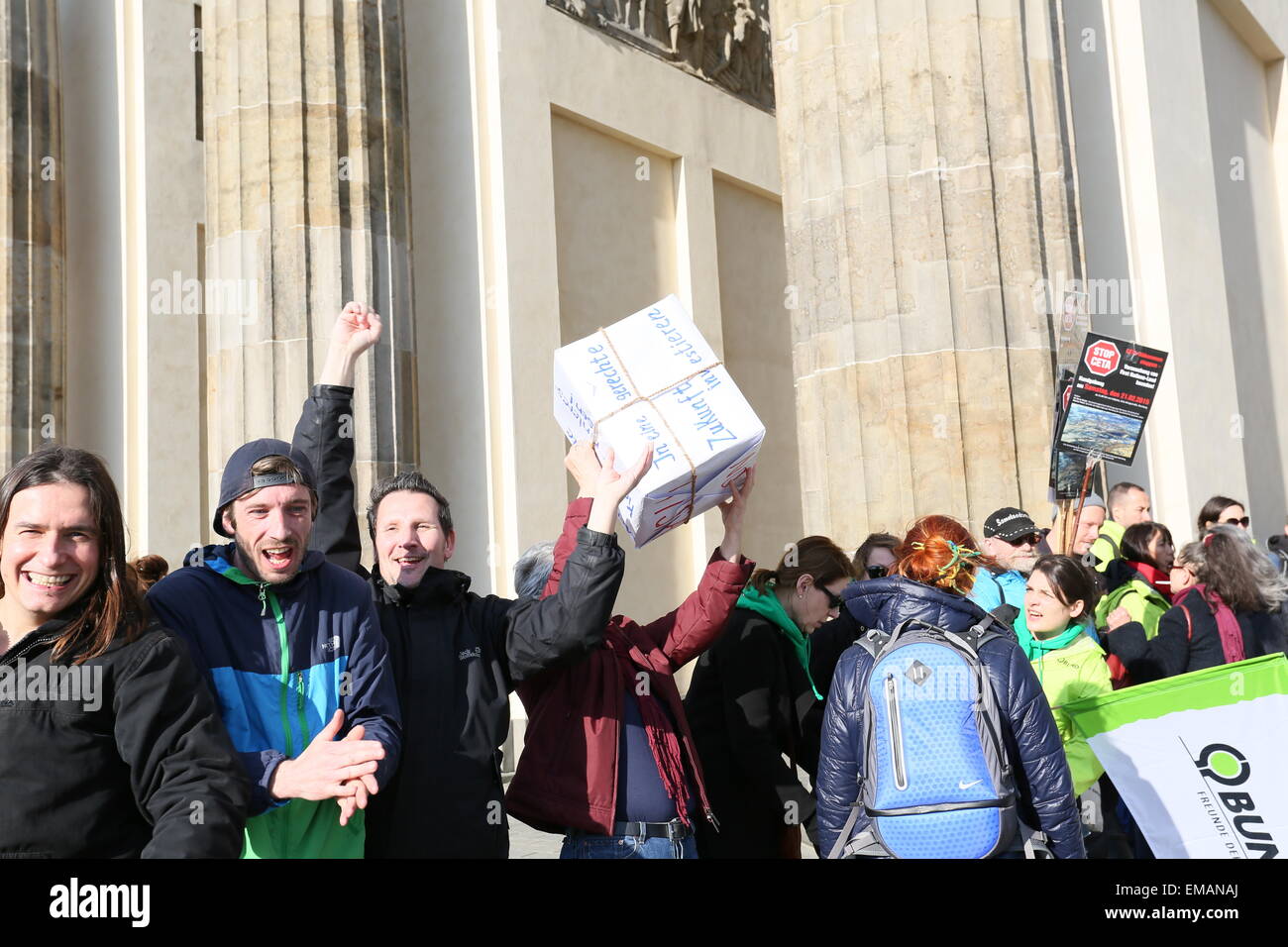 Berlin, Germany. 18th Apr, 2015. Activists create a protest chain ...