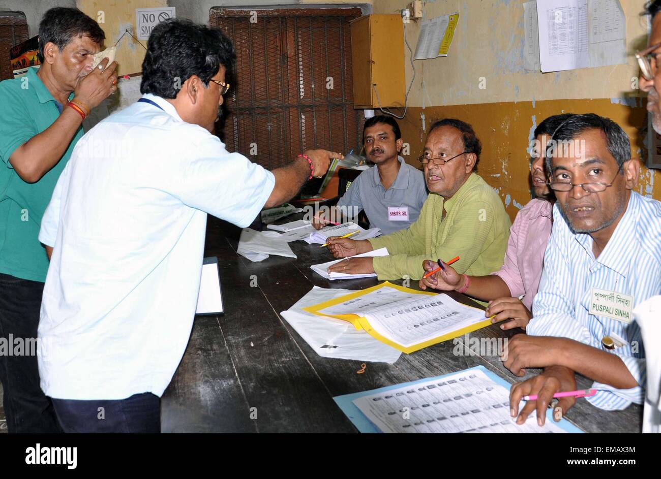 Indian election line hi-res stock photography and images - Alamy