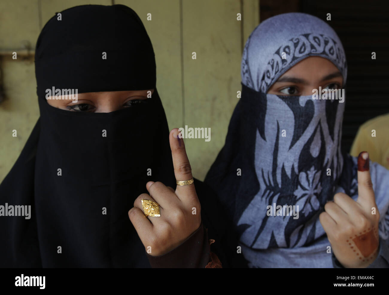 Kolkata, India. 18th Apr, 2015. Indian Muslim girl show the mark finger ...
