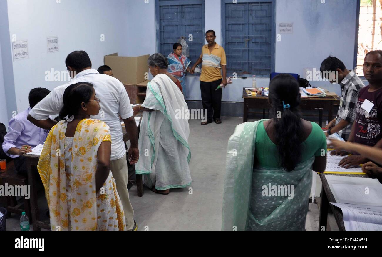 Kolkata, India. 18th Apr, 2015. Indian voter on the line at the polling ...