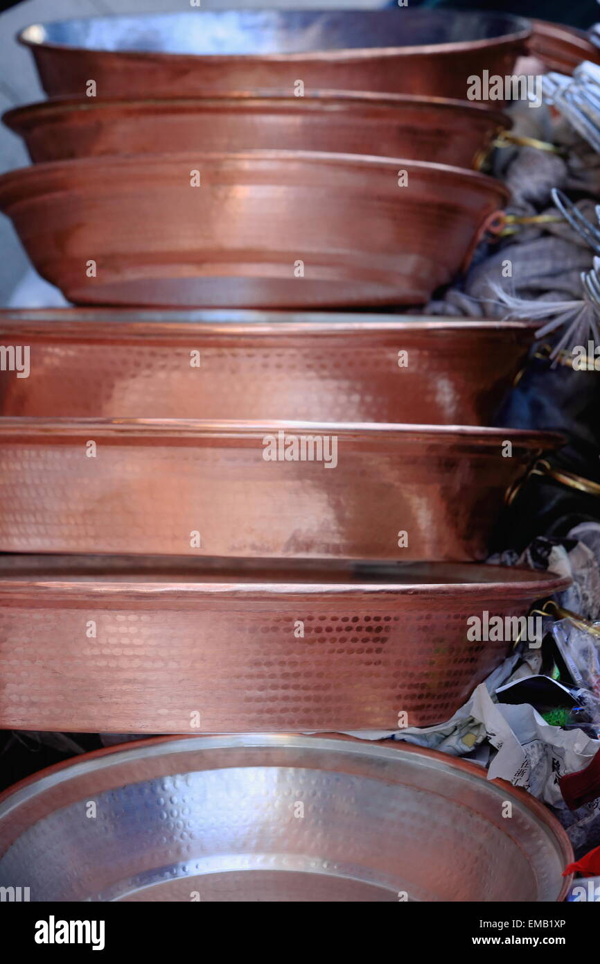 Copper pan display hi-res stock photography and images - Alamy