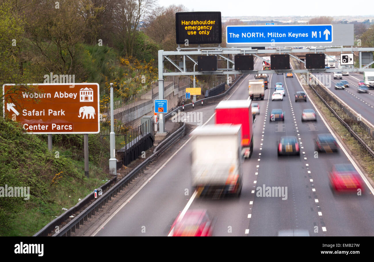 Smart motorway signs hi-res stock photography and images - Alamy