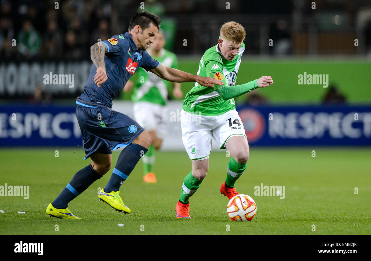 Wolfsburg's Kevin De Bruyne (R) and Napoli's Christian Maggio in action ...