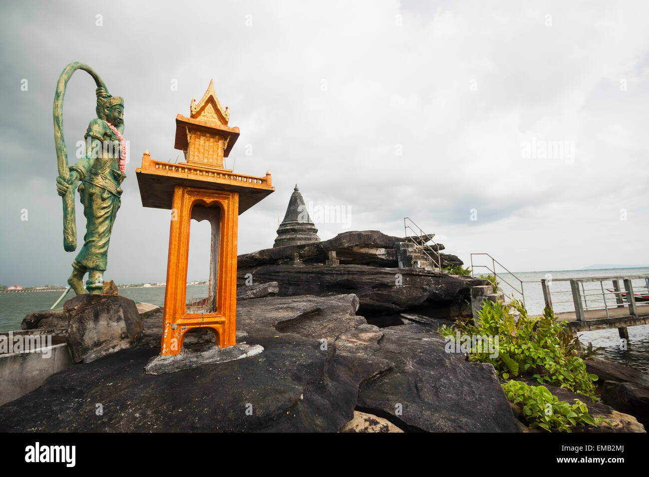 Buddhist sculptures in rock hi-res stock photography and images - Alamy