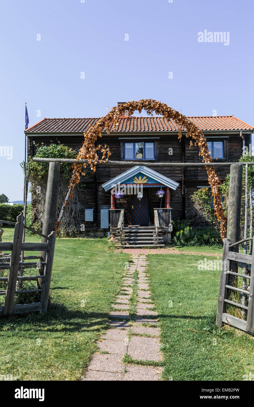 Typical Swedish falu red house in Tallberg, Lake Siljan, Dalarna County ...