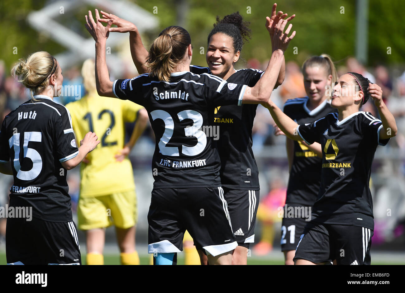 Frankfurt's players Svenja Huth (L-R), Bianca Schmidt, goal scorer ...