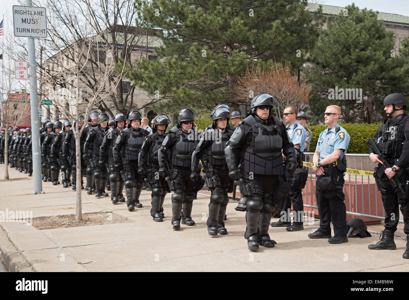 Toledo, Ohio - Police in riot gear protected members of the neo-Nazi ...