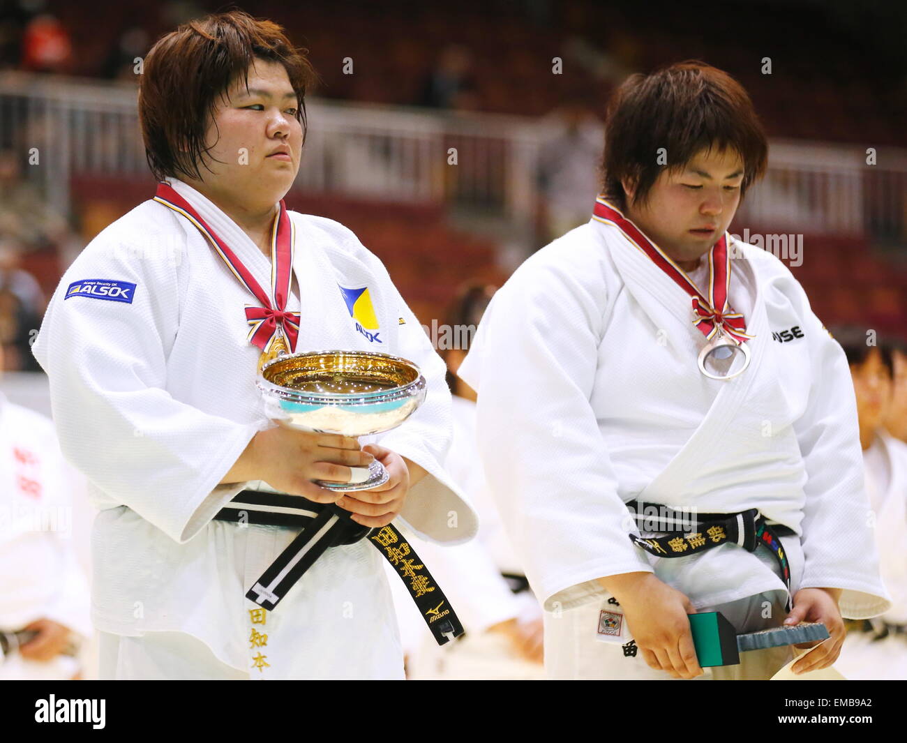 Yokohamabunka Cultural Gymnasium, Kanagawa, Japan. 19th Apr, 2015. (L ...