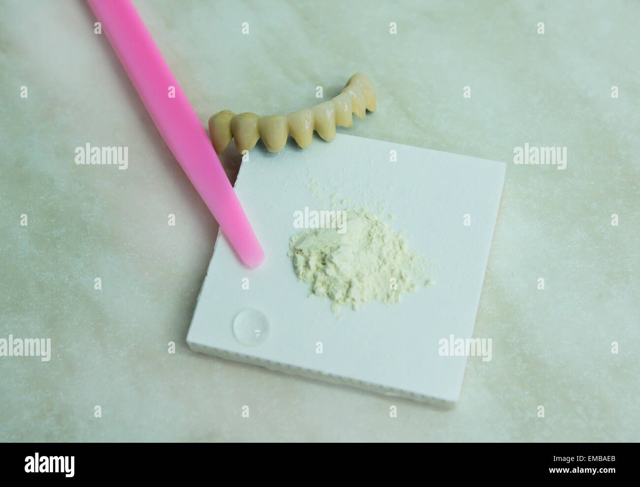 Stomatologic cement for fixing of artificial crowns and bridges in an ...