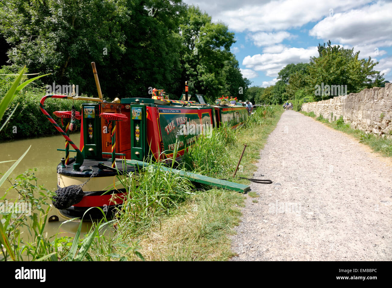 A Narrow boat moored by the towpath on the Kennet & Avon canal at ...