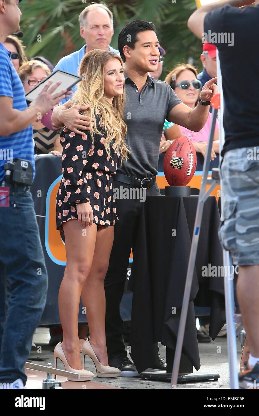 Jesse Decker appears on 'Extra' Featuring: Jesse Decker,Mario Lopez ...