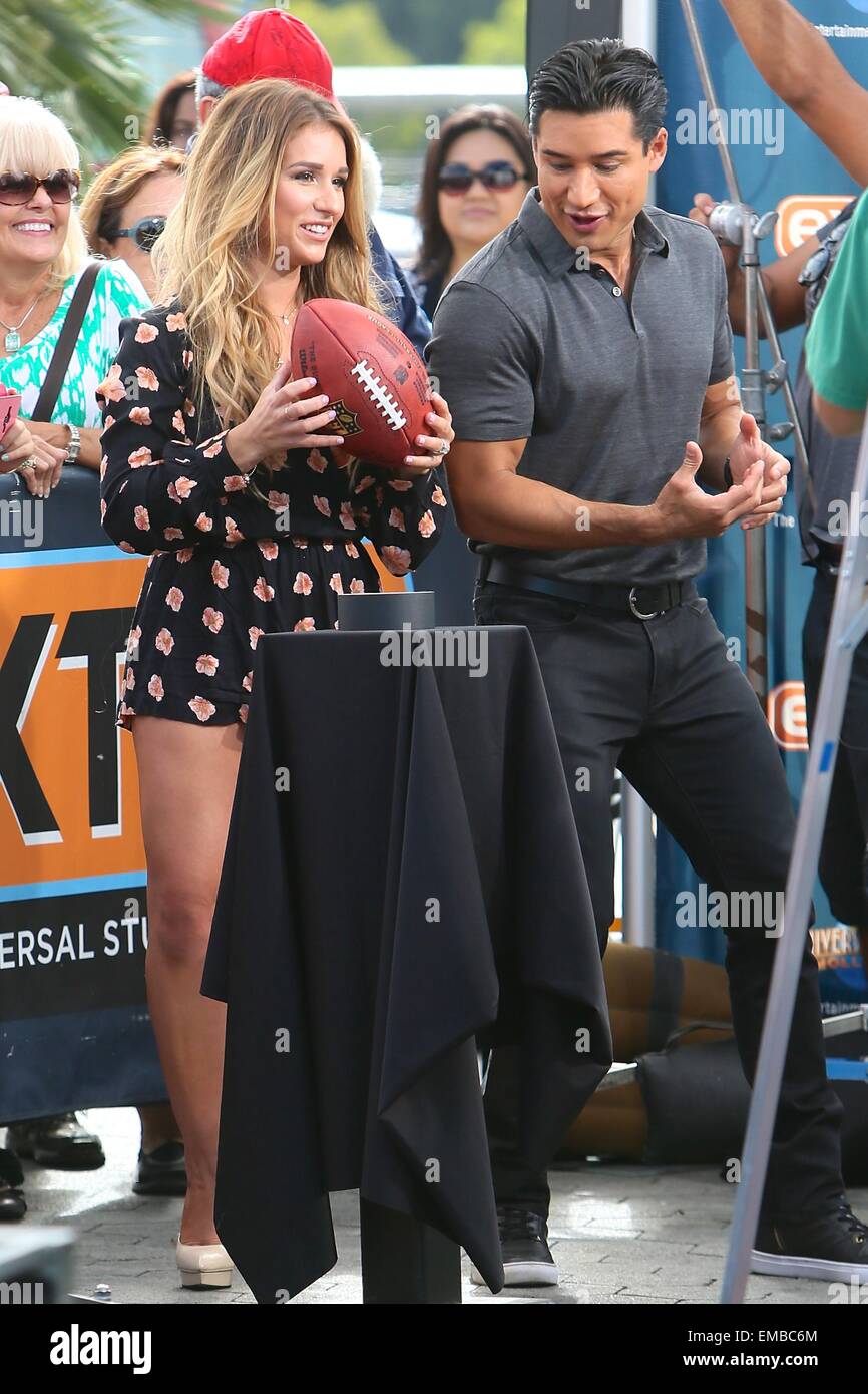 Jesse Decker appears on 'Extra' Featuring: Jesse Decker,Mario Lopez ...