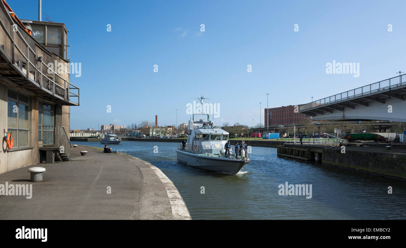 Royal navy ships hi-res stock photography and images - Alamy
