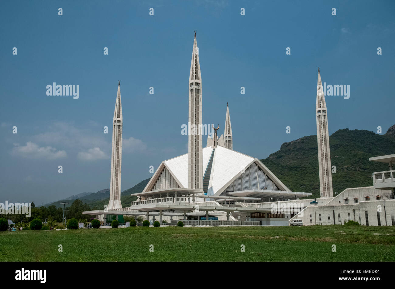 Faisal mosque islamabad hi-res stock photography and images - Alamy