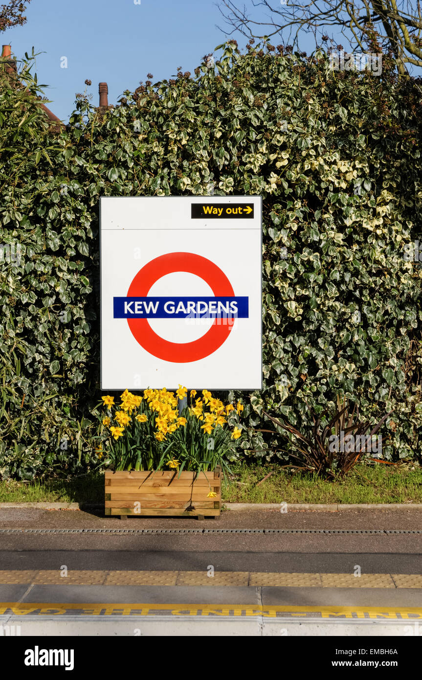 Kew gardens tube station underground station tube hi-res stock ...