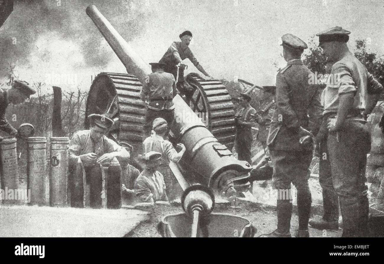 A Heavy 6 Inch Gun in operation during World War I Stock Photo - Alamy