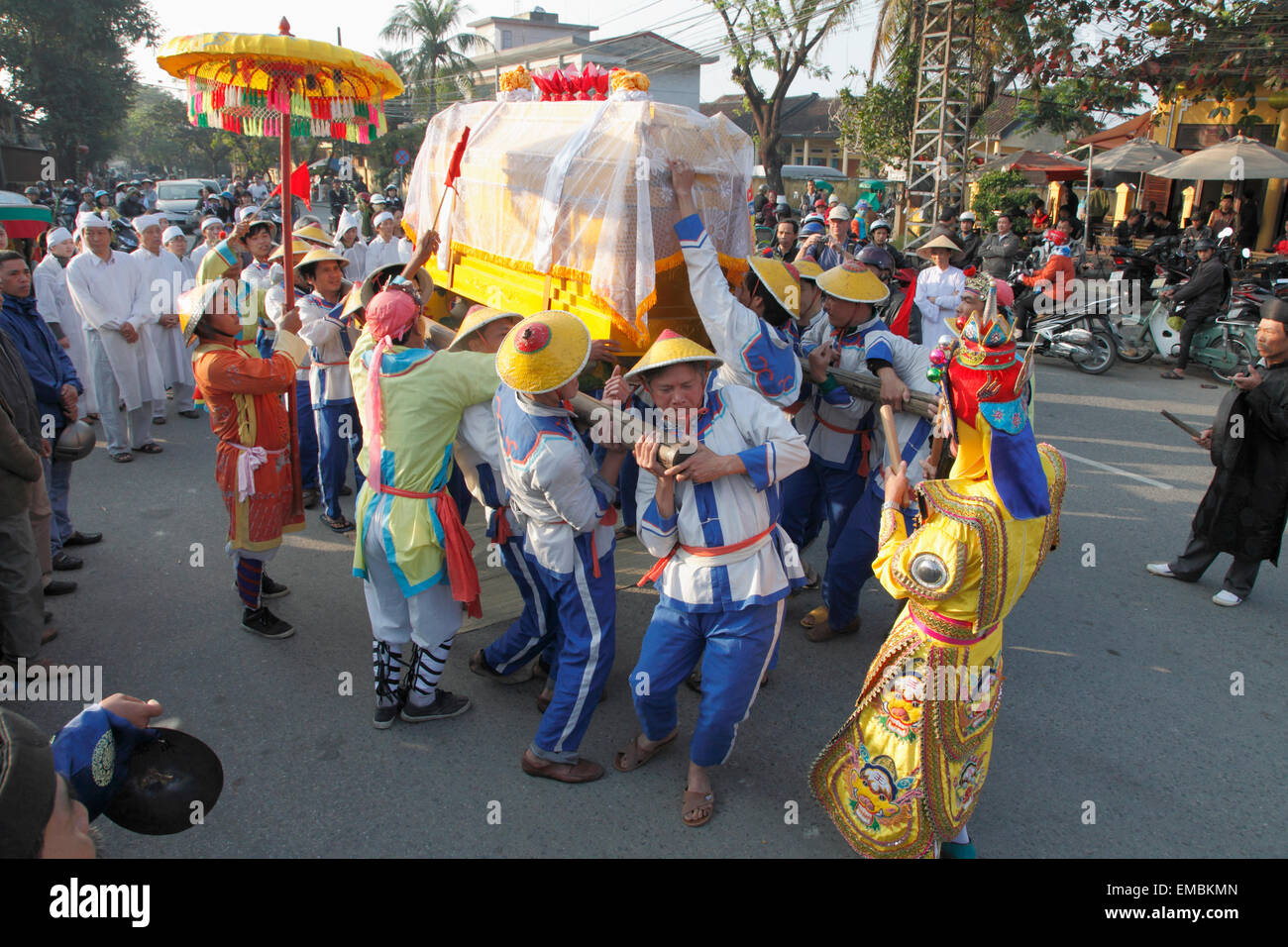 Vietnam, Hoi An, funeral procession, people Stock Photo - Alamy Vietnam, Hoi An, funeral procession, people Stock Photo - Alamy