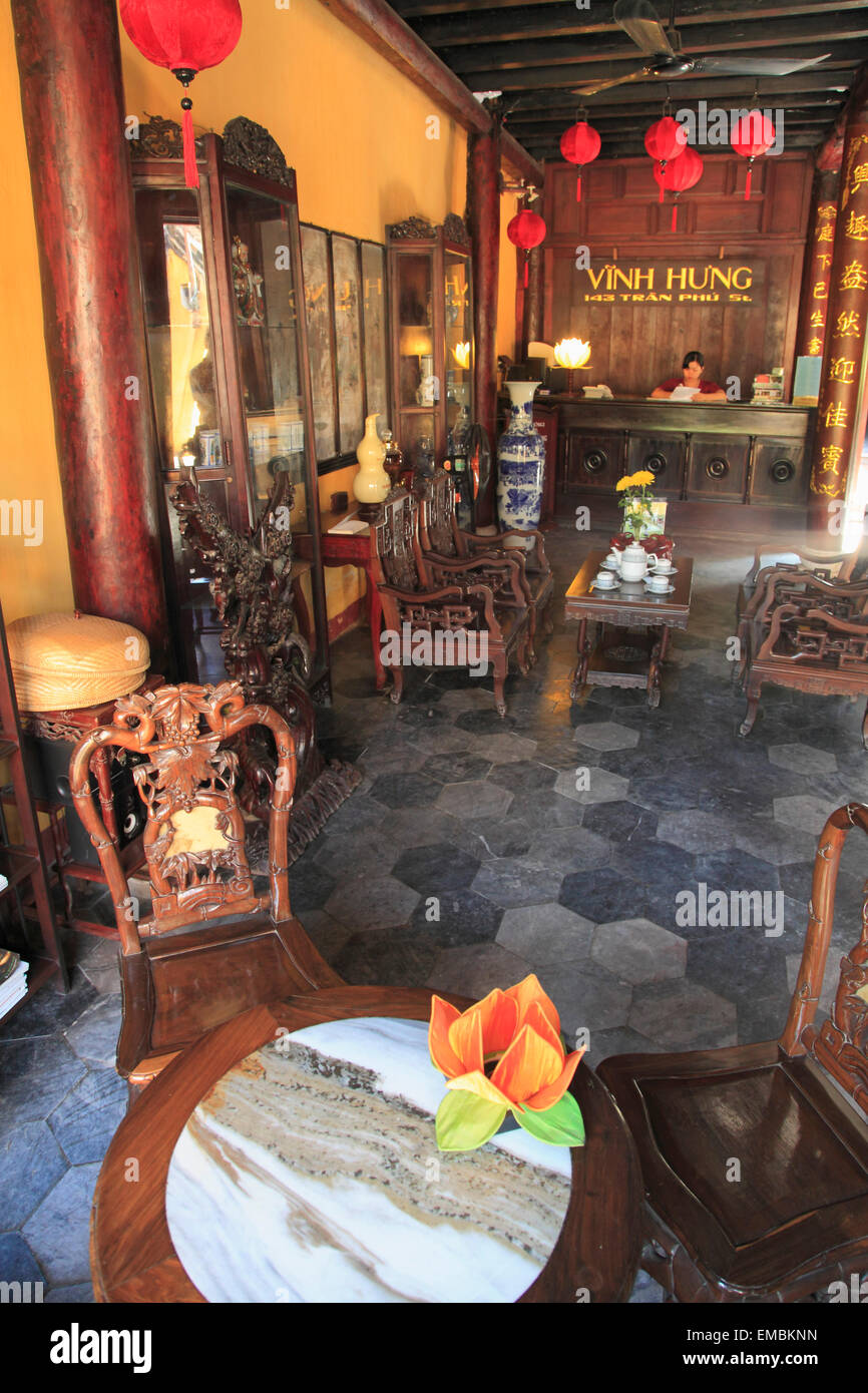 Traditional Lobby Design