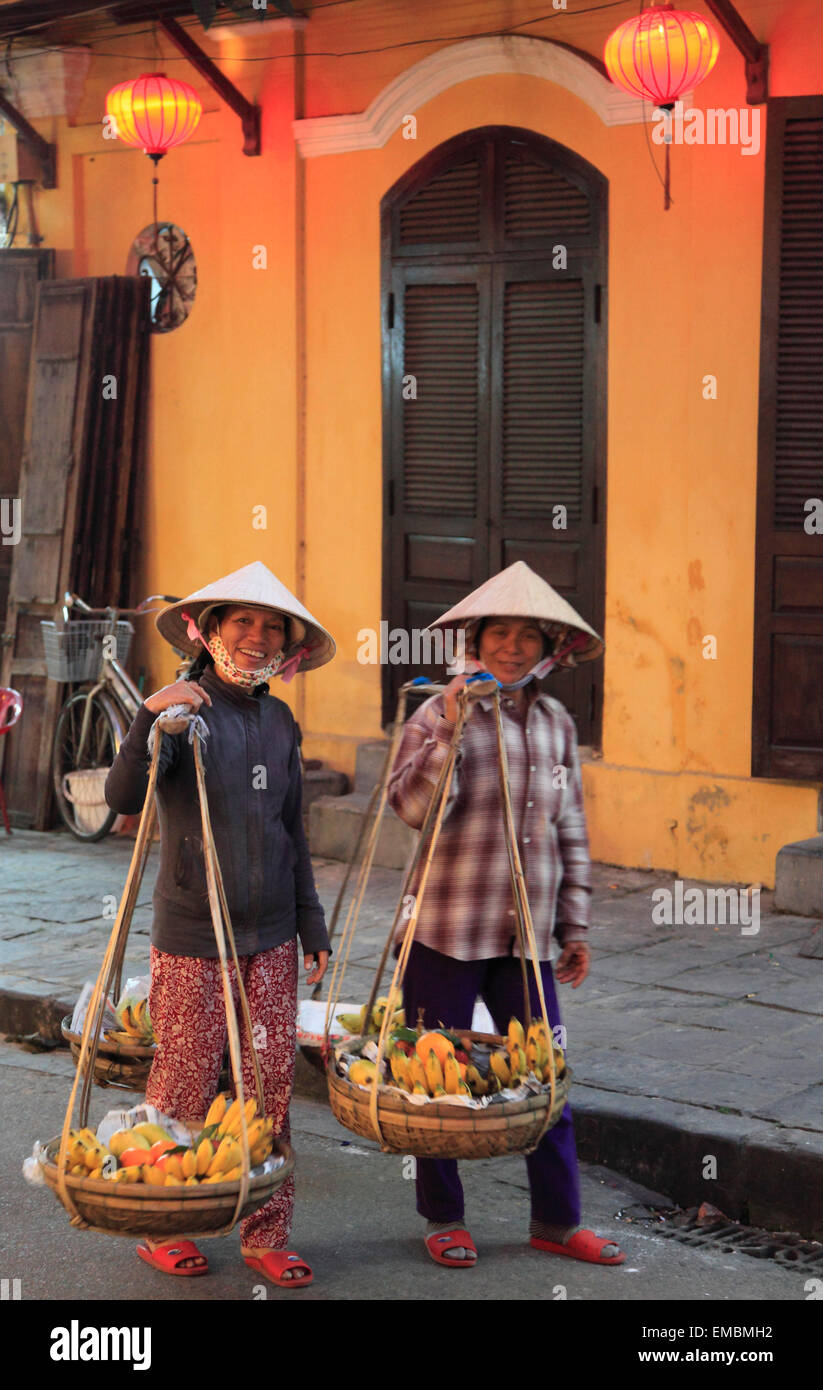 Vietnam, Hoi An, fruit vendors, people Stock Photo - Alamy