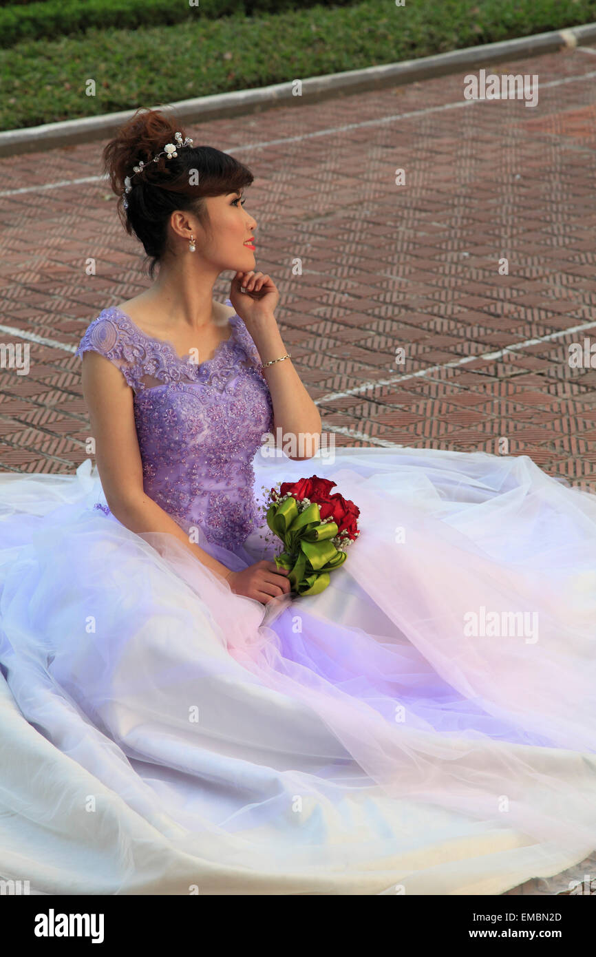 Vietnam, Hanoi, wedding, bride, portrait Stock Photo - Alamy
