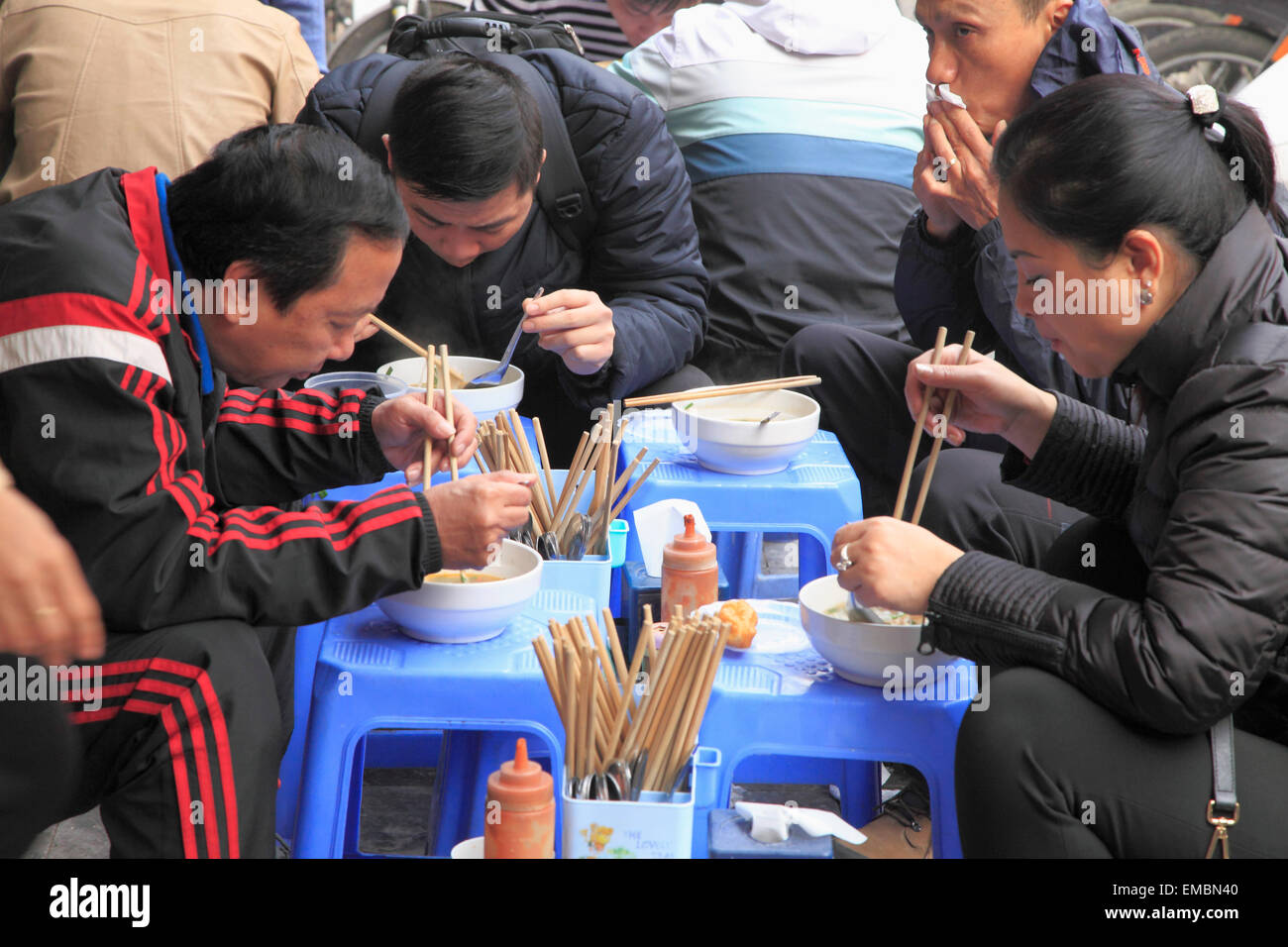 Vietnam, Hanoi, street food, restaurant, people, eating Stock Photo - Alamy
