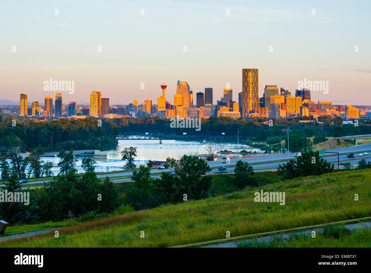 Calgary skyline hi-res stock photography and images - Alamy