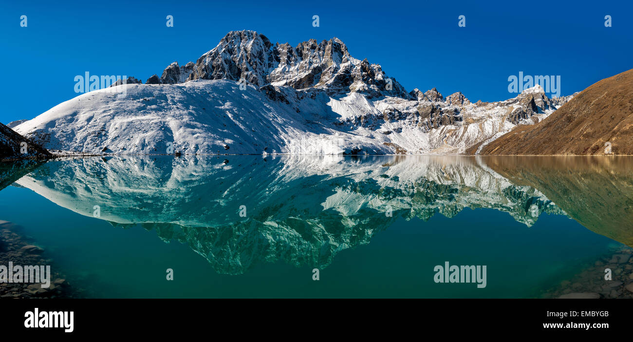 Mahalangur range hi-res stock photography and images - Alamy