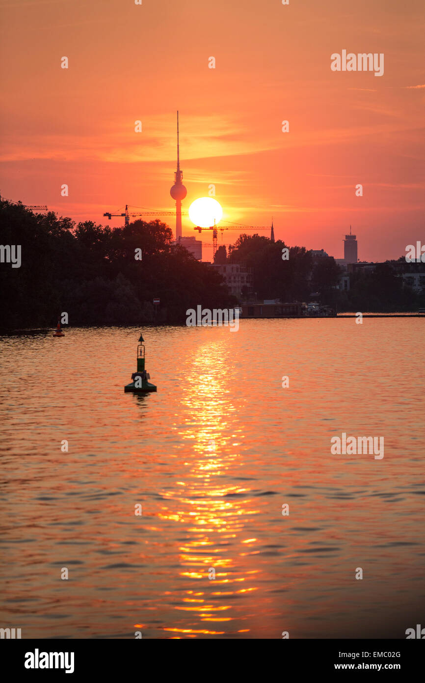 Germany, Berlin, view to Spree River at sunset with television tower in ...
