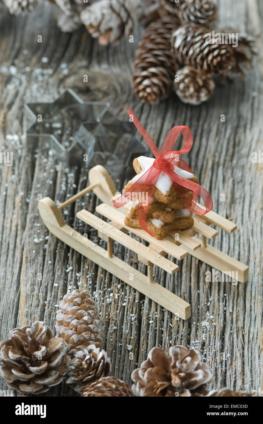 Stack of cinnamon stars on miniature sledge Stock Photo - Alamy