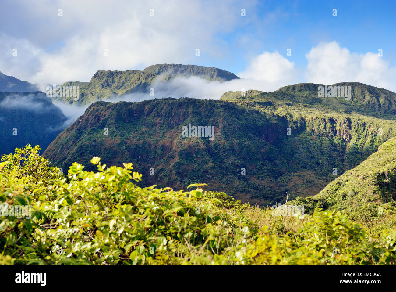Maui mountains hi-res stock photography and images - Alamy