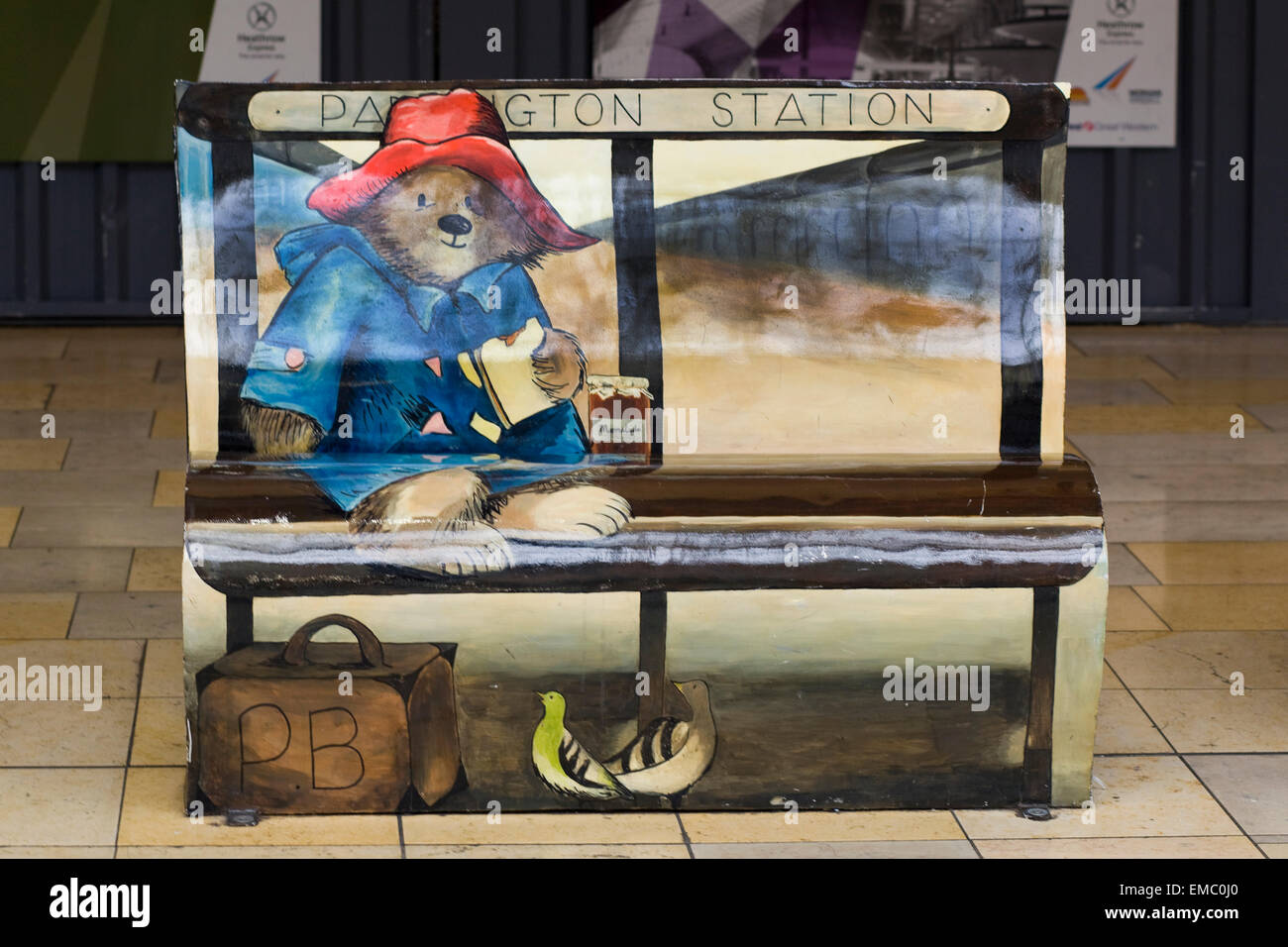 Old paddington bear hi-res stock photography and images - Alamy