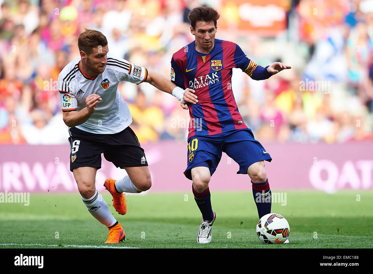 Shkodran Mustafi (Valencia CF) duels for the ball against Lionel Messi ...