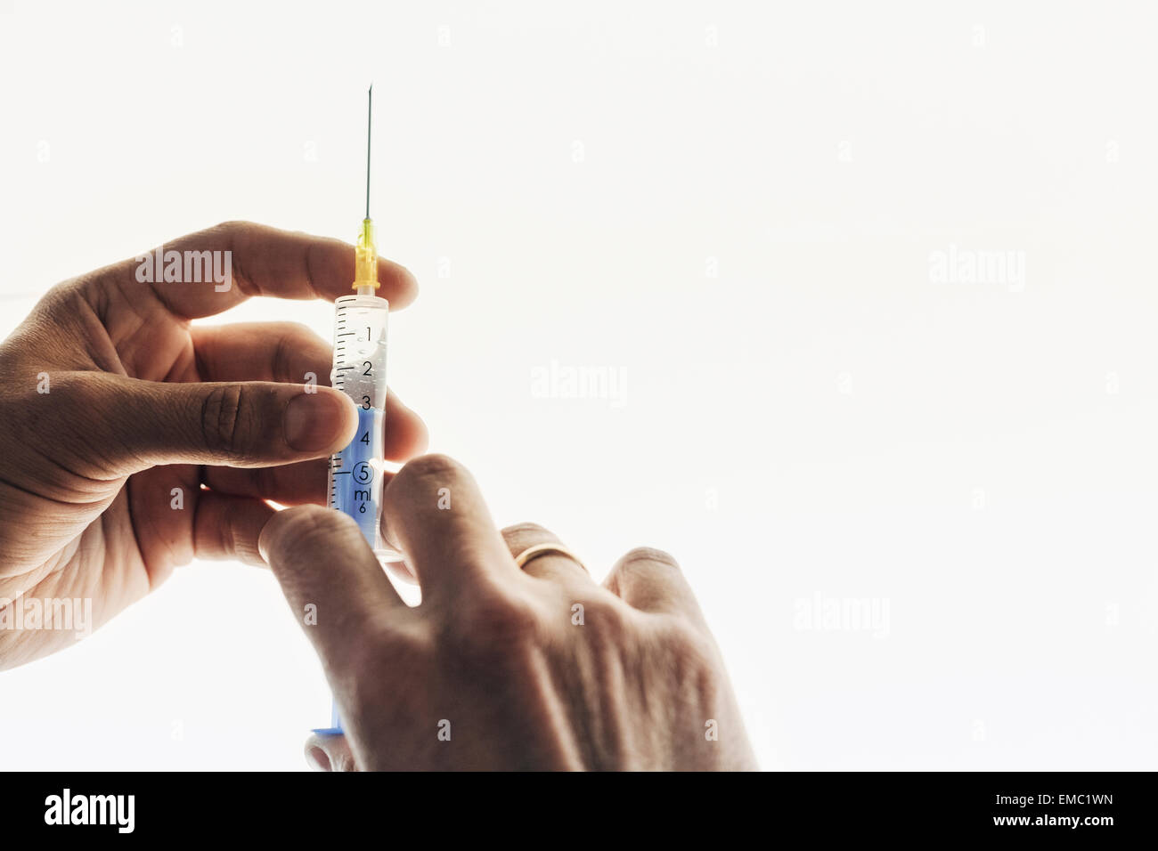 Measuring dosage with syringe Stock Photo - Alamy