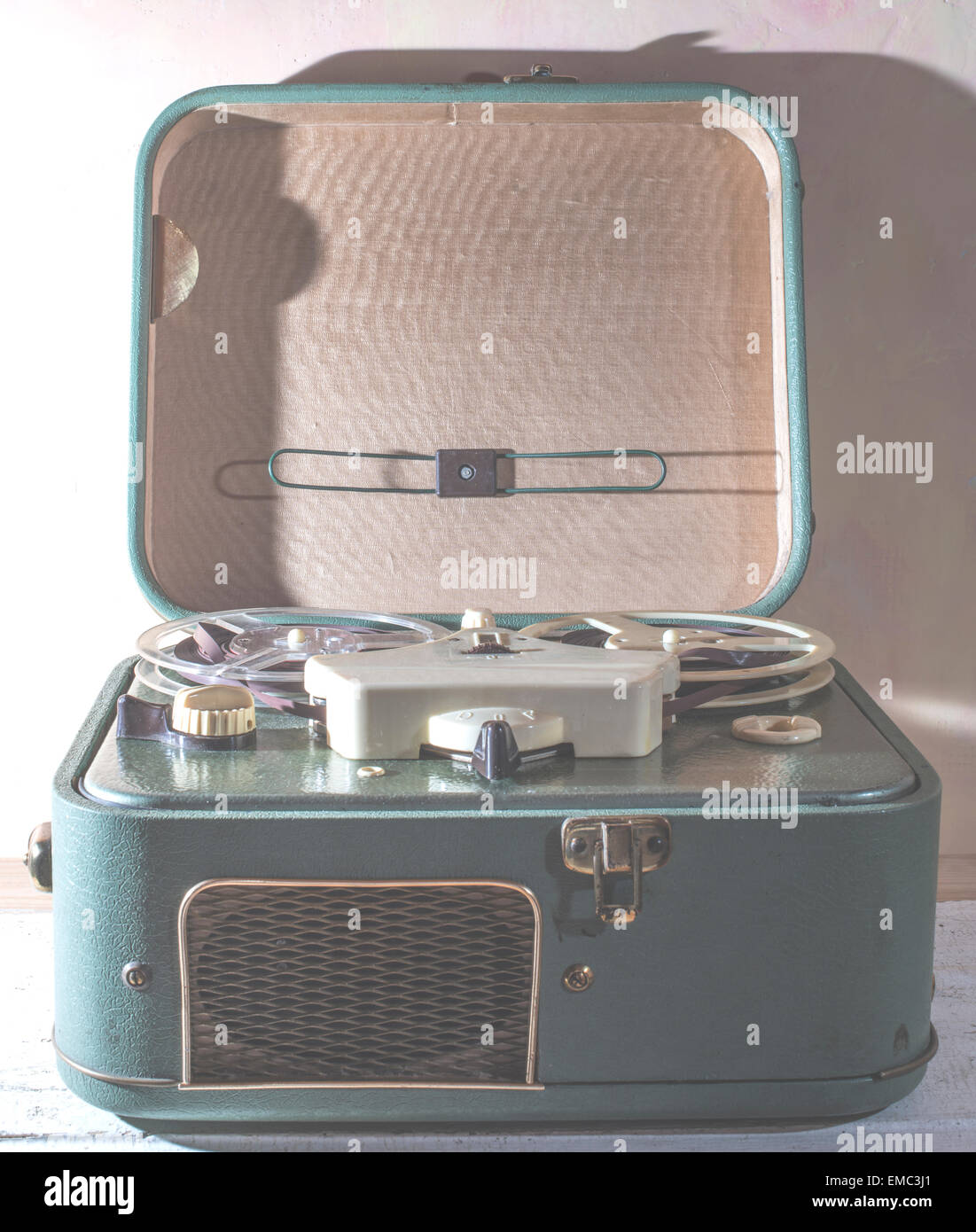 Old vintage tape recorder hi-res stock photography and images - Alamy