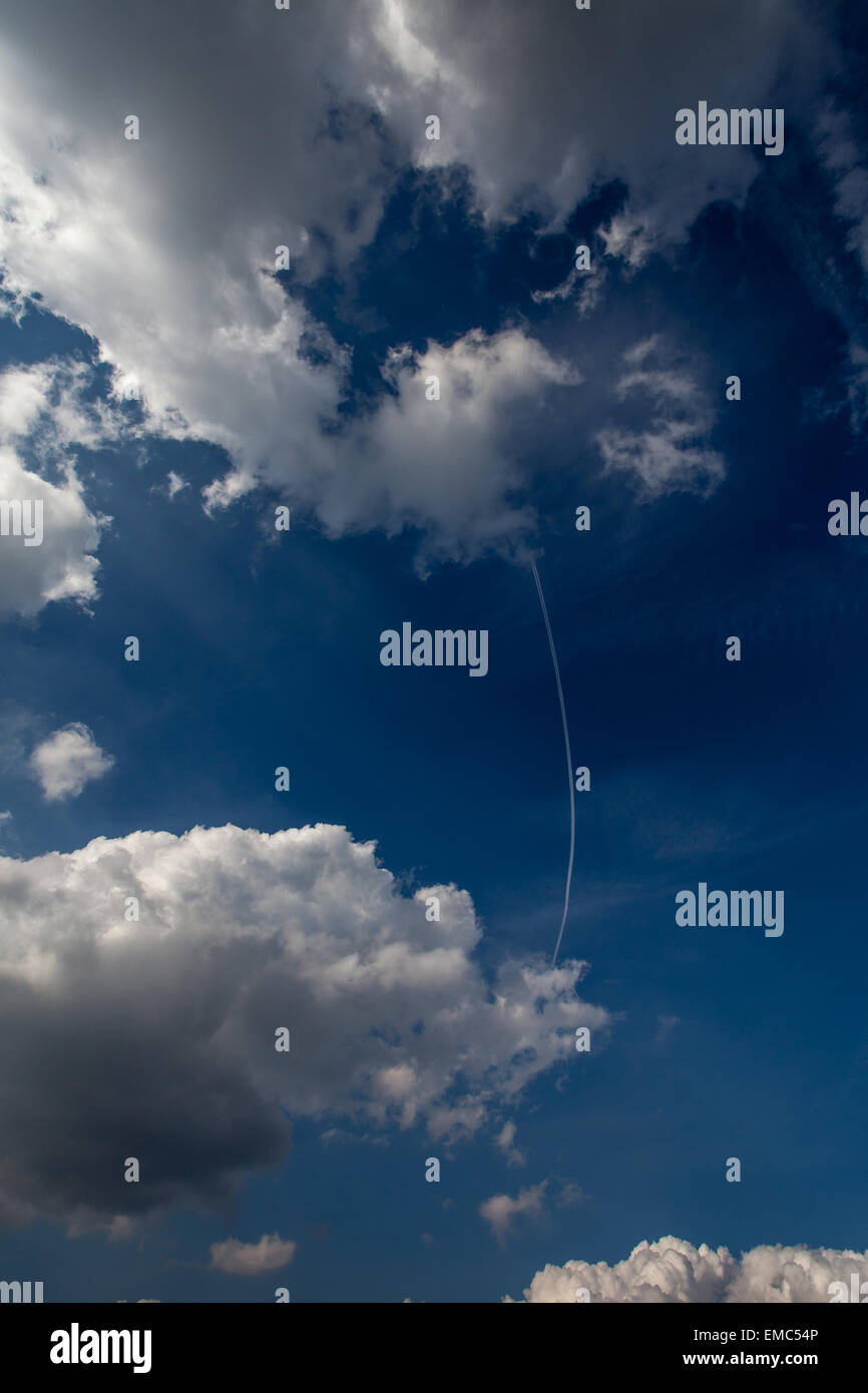 Cloud cloudy weather vertical hi-res stock photography and images - Alamy