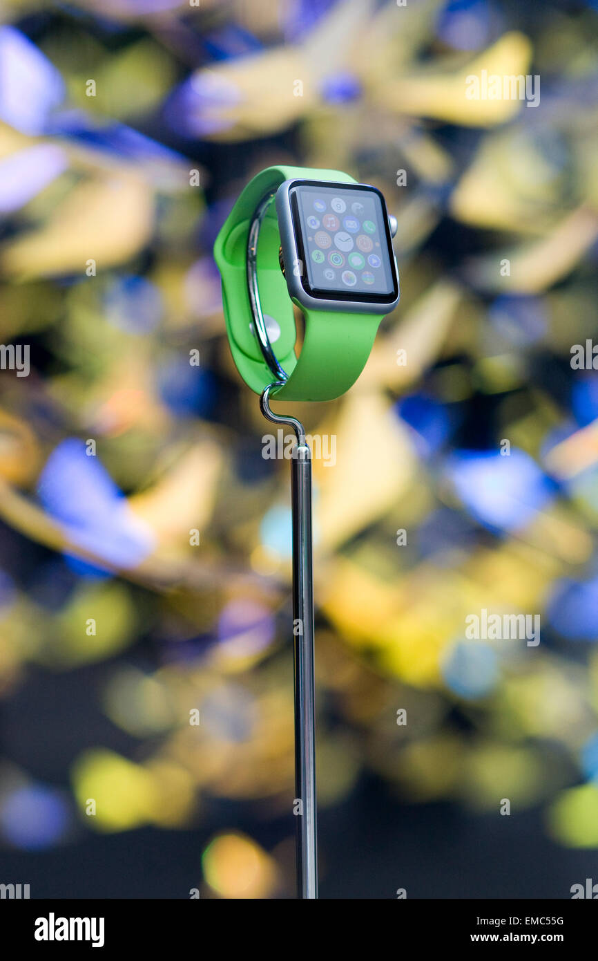 Apple watch display hi-res stock photography and images - Alamy