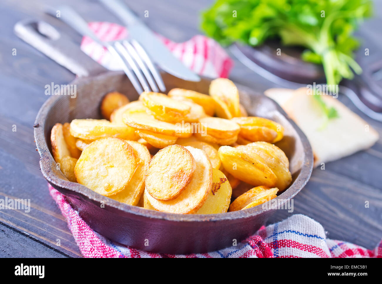fried potato in pan and on a table Stock Photo - Alamy