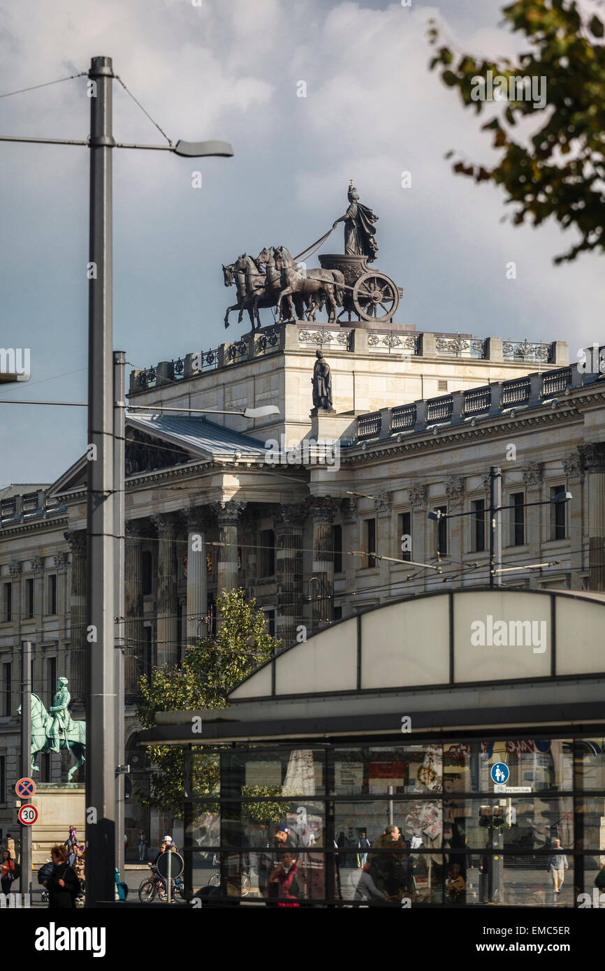 Germany, Brunswick, view to palace with quadriga Stock Photo - Alamy