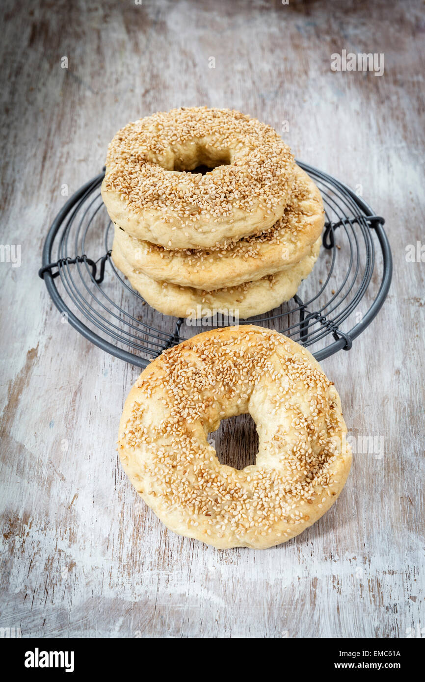 Homemade bagels on cooling rack Stock Photo - Alamy