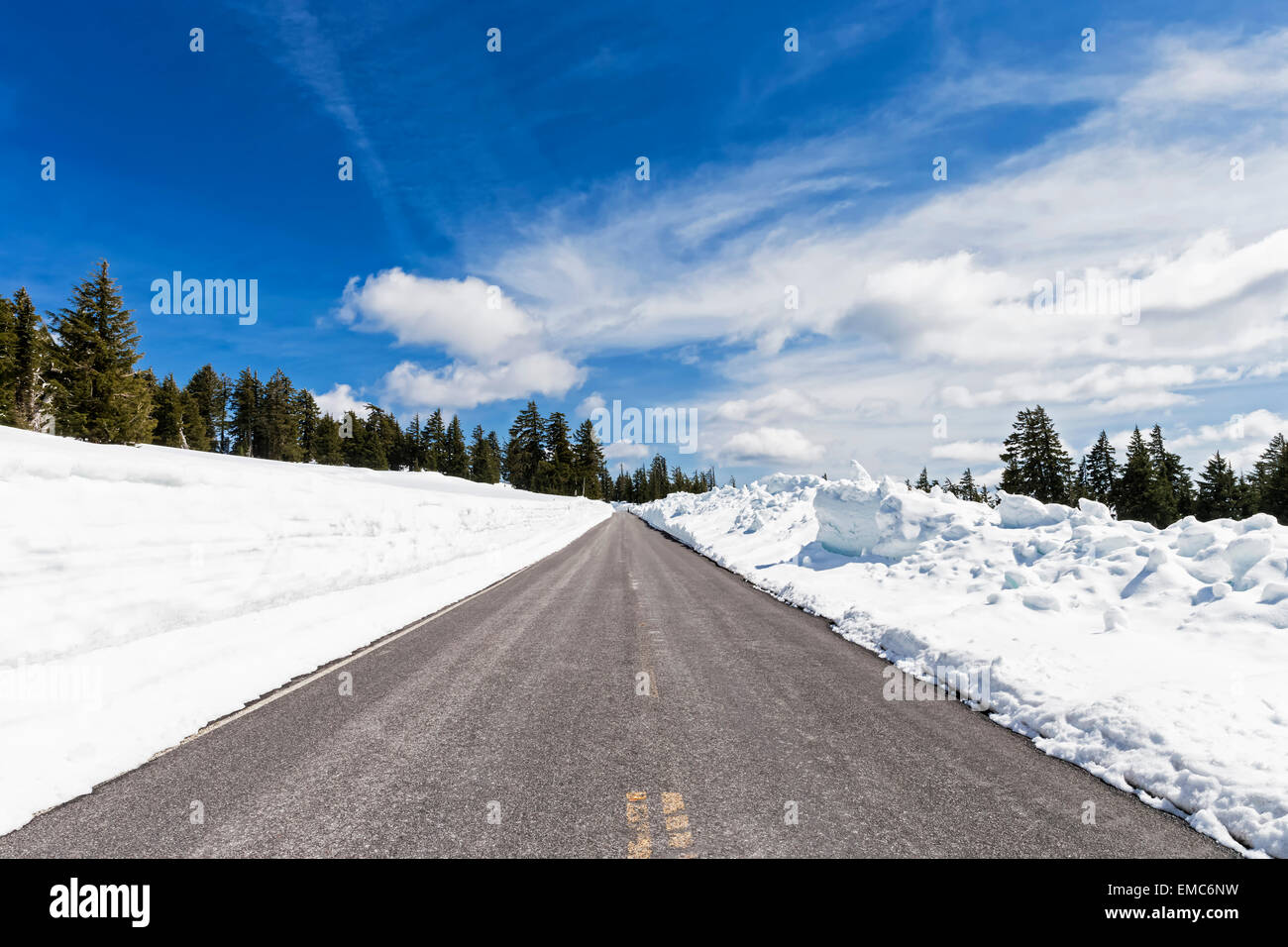 USA, Oregon, Crater Lake National Park, Vulkan Mount Mazama, Rim Drive ...
